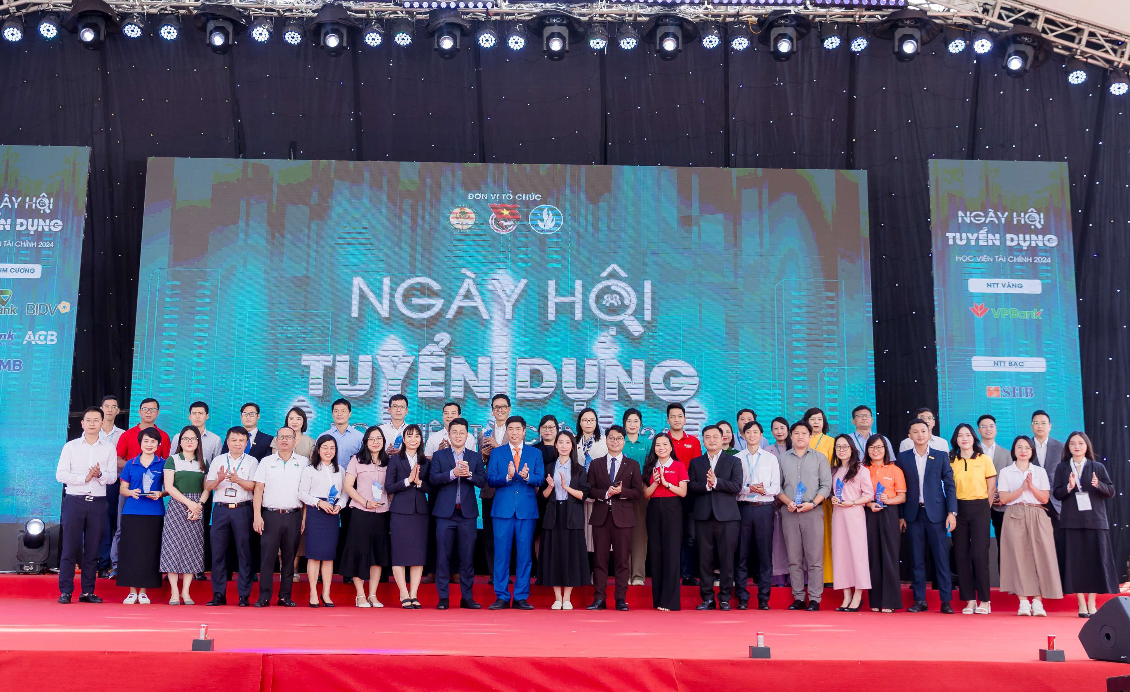 Tham dự ngày hội tuyển dụng 2024 tại Học viện Tài chính