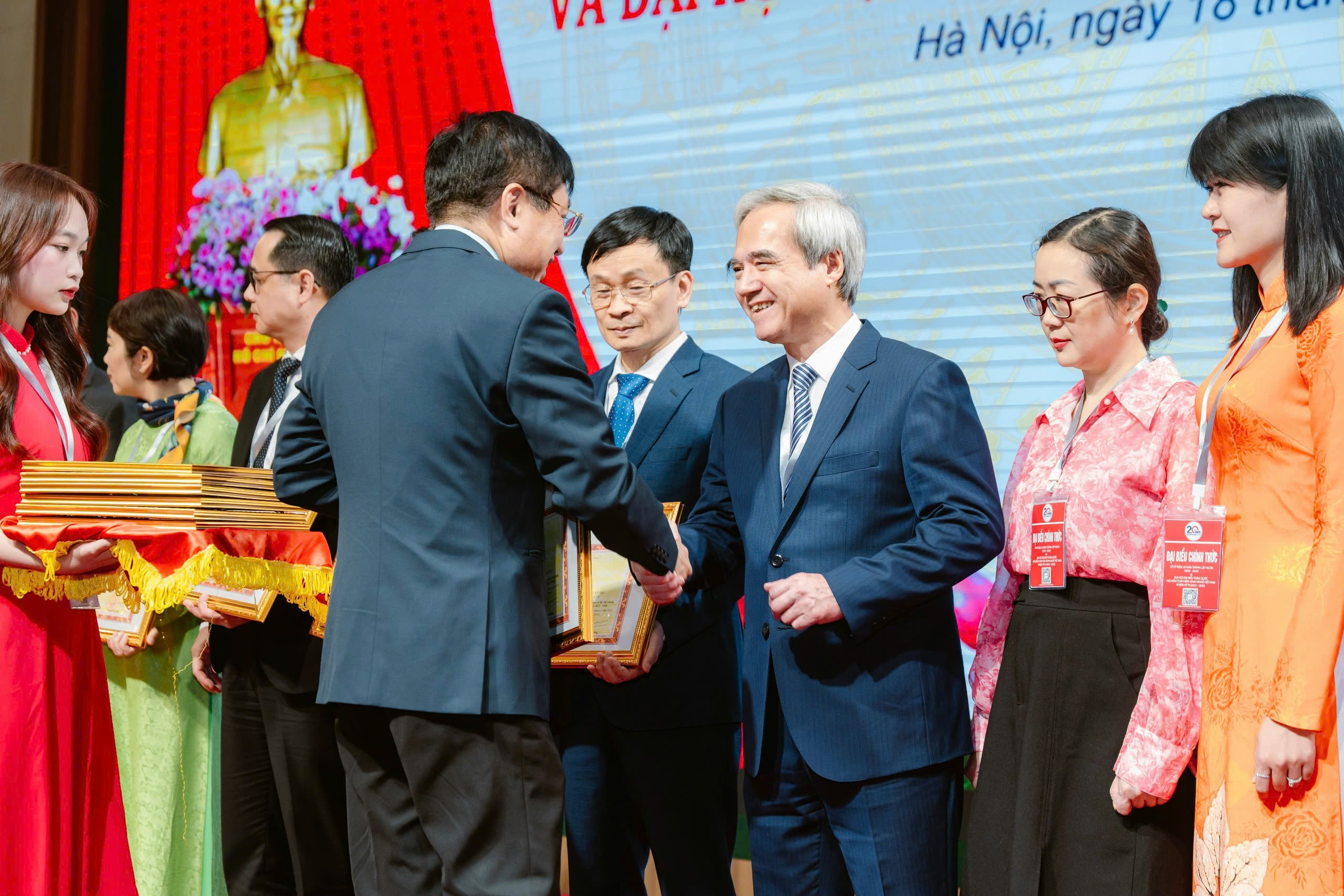 Tham dự kỉ niệm 20 năm thành lập và đại hội nhiệm kỳ VI VACPA